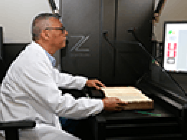 New digitisation scanner, a first in Africa | UCT Libraries